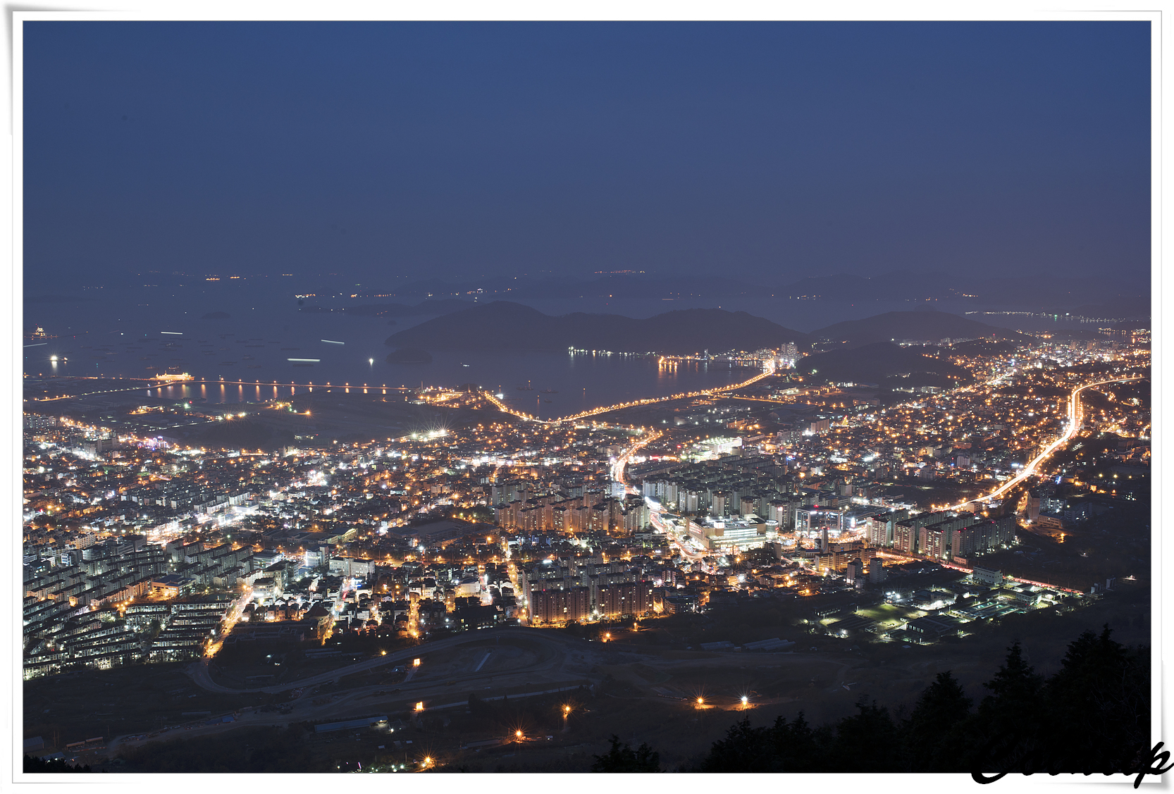 [A7R2 35F1.4]진해 야경 - 소니 Talk